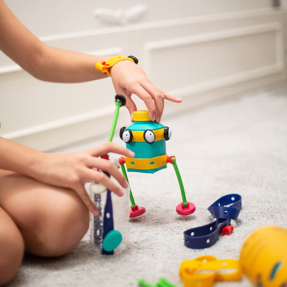 Oddy Basic 20 Building Kit | Safari Ltd®