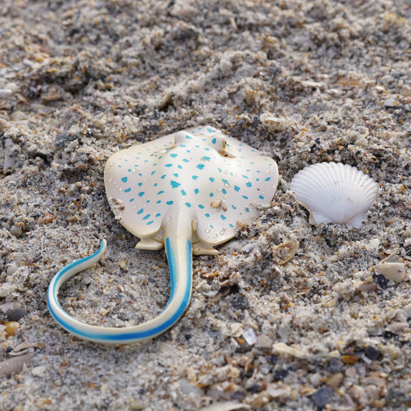 Blue Spotted Ray Toy | Safari Ltd®