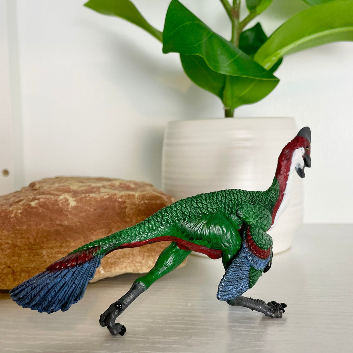 Anzu Dinosaur Toy Figure – Realistic Prehistoric Model | Safari Ltd ...