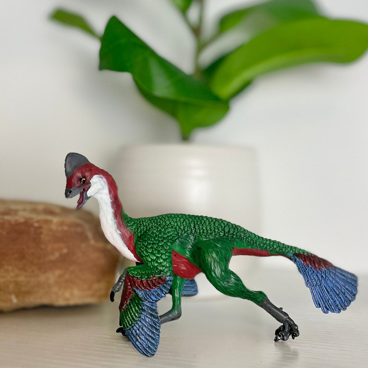 Anzu Dinosaur Toy Figure – Realistic Prehistoric Model | Safari Ltd ...